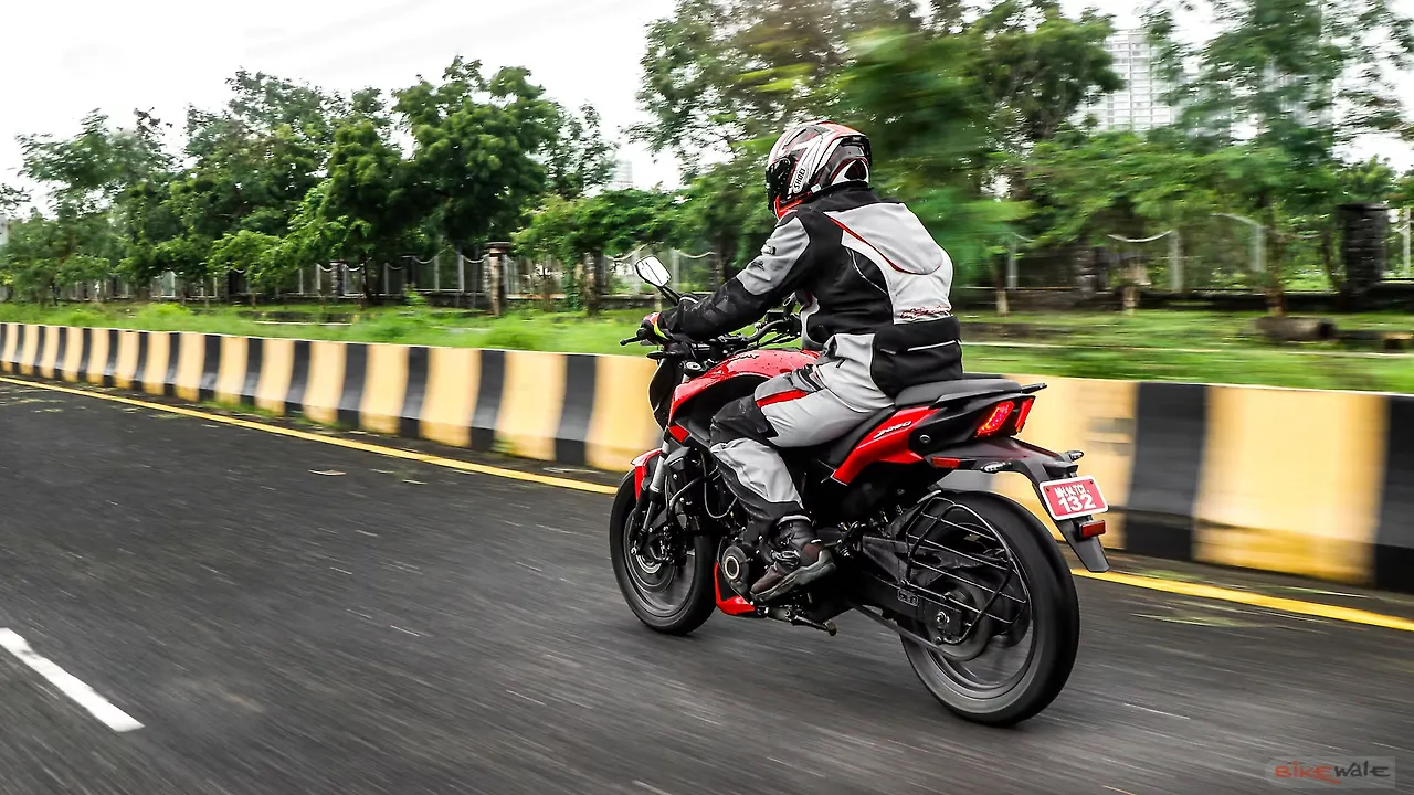 Bajaj Dominar 250 Price - Mileage, Images, Colours | BikeWale