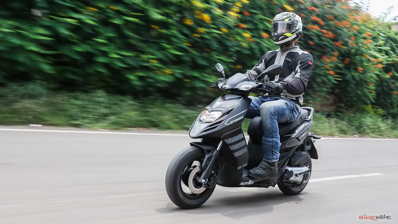 Aprilia Storm 125 Price - Mileage, Images, Colours | BikeWale