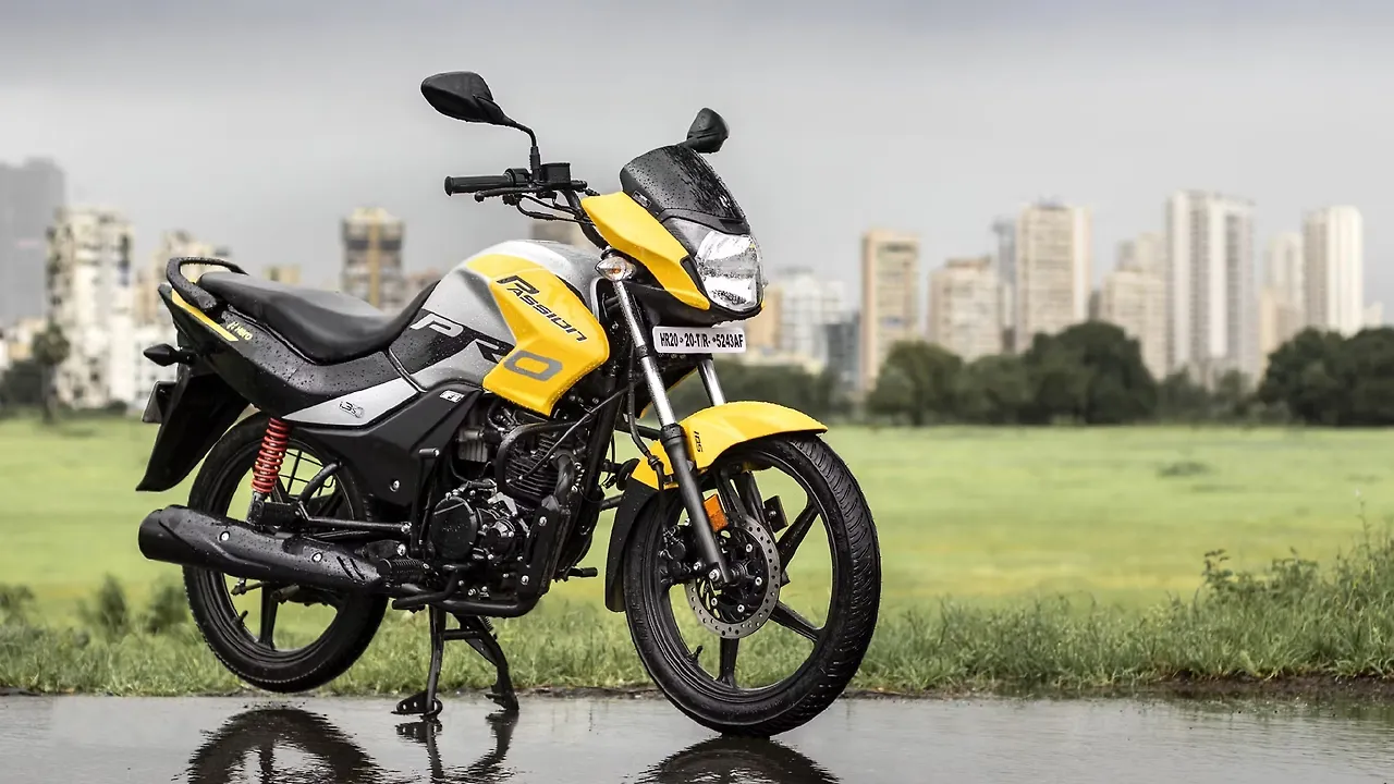 You can now buy and service Hero Splendor, Passion on WhatsApp! - BikeWale