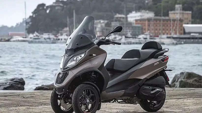 Piaggio updates its MP3 three-wheeler scooters - BikeWale