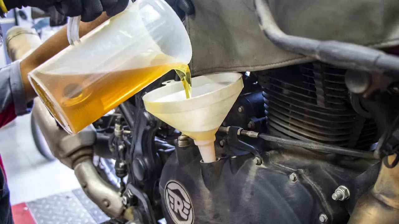 Royal Enfield introduces new service package at Rs 2499 - BikeWale