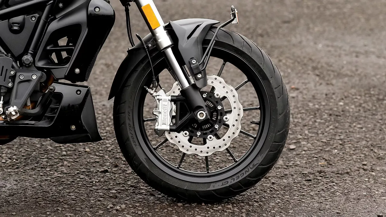 Benelli 502C Front Disc Brake Image - BikeWale