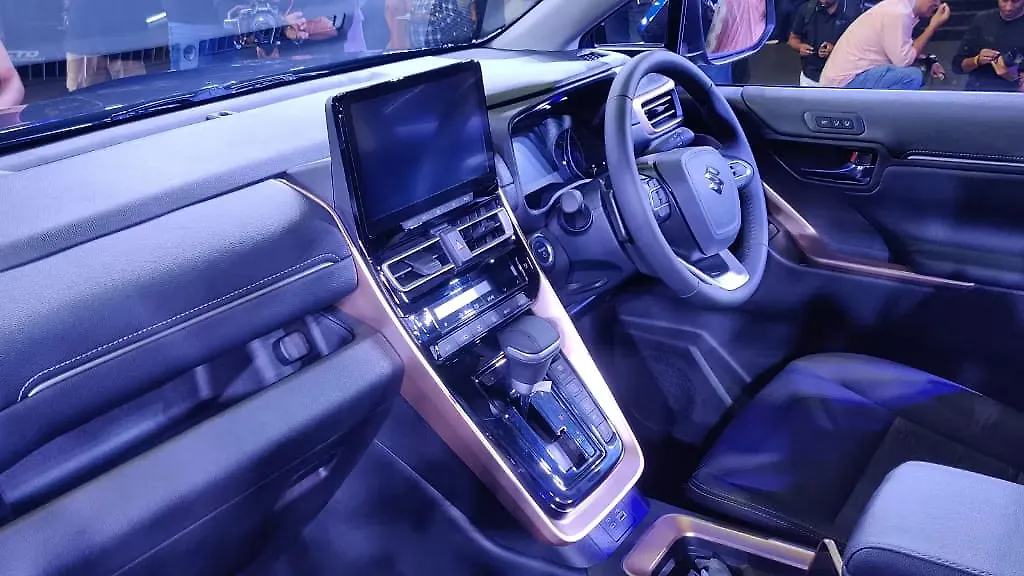 Maruti Invicto to be offered in two variants and four colours - CarWale