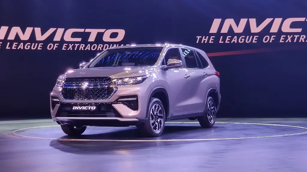 Maruti Invicto to be offered in two variants and four colours - CarWale