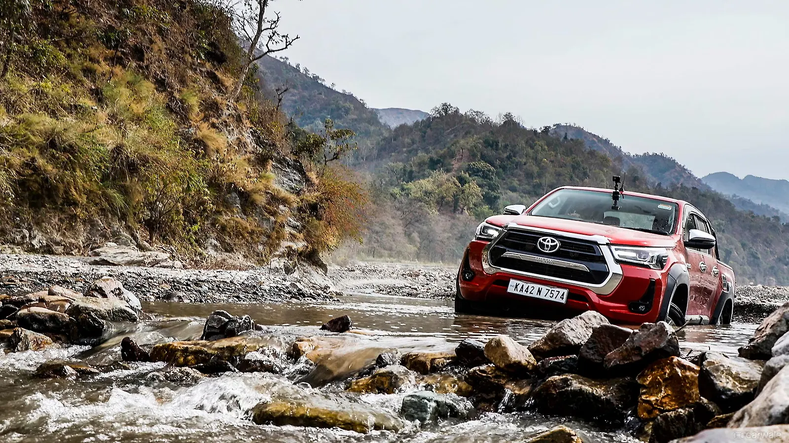 Indian Army strengthens its fleet with Toyota Hilux - CarWale