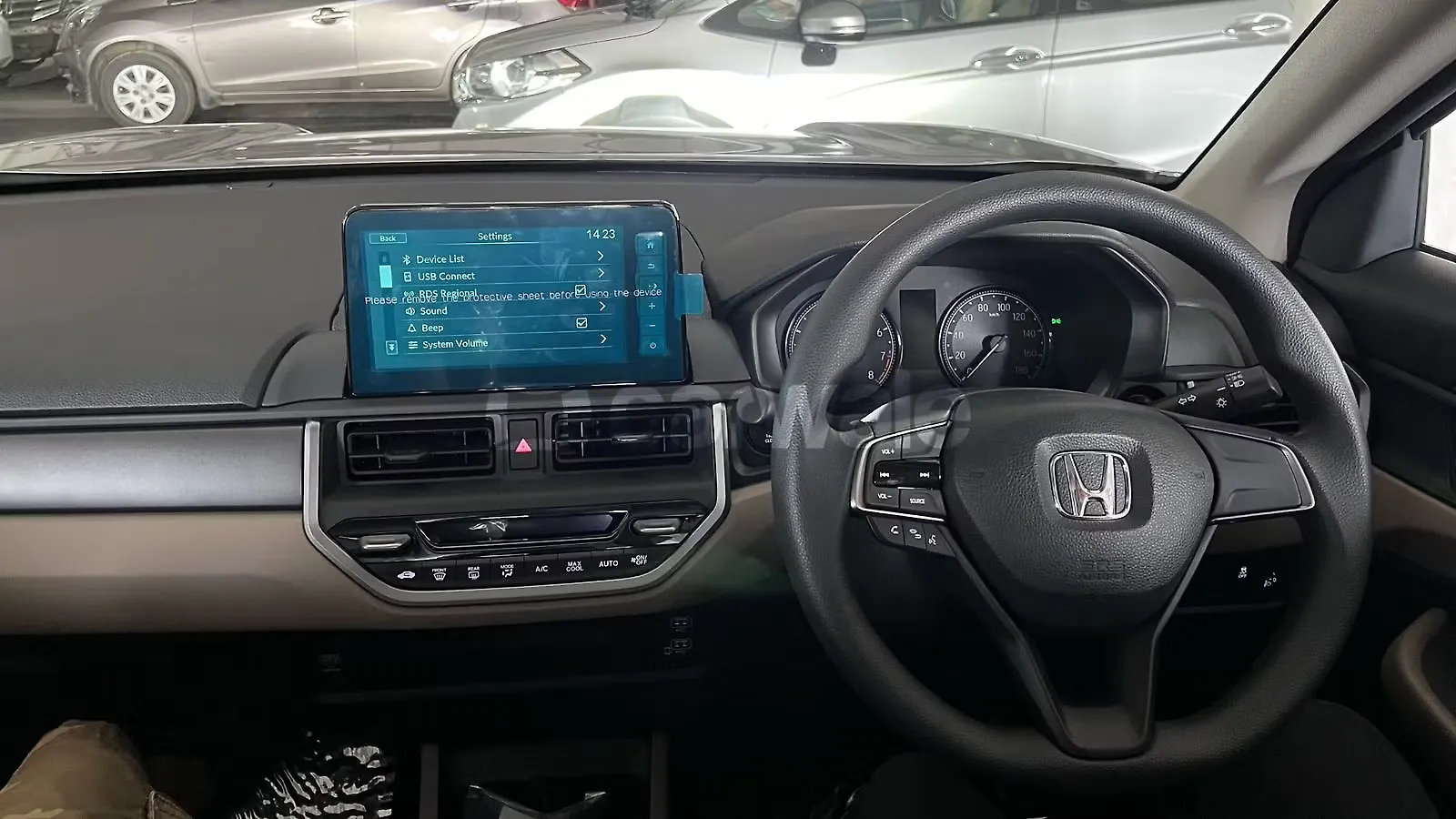 Honda Elevate V variant arrives at dealership - CarWale