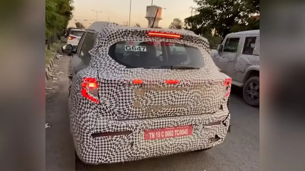 Mahindra XUV300 facelift spied testing again; reveals new details - CarWale