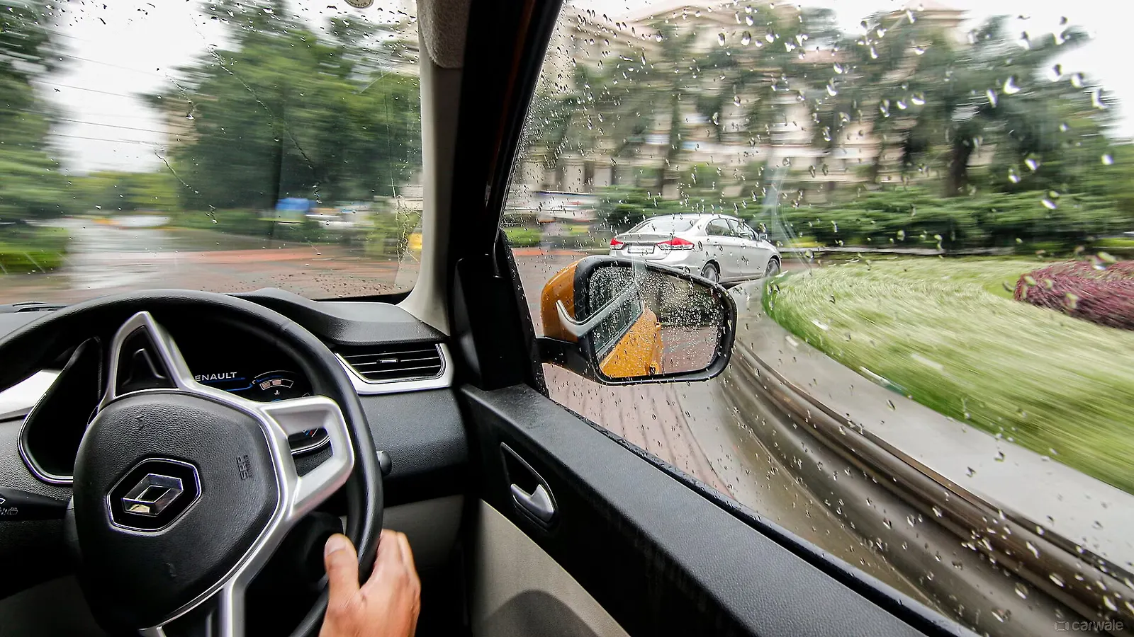 2024 Renault Triber AMT - 5 pros and 2 cons - CarWale