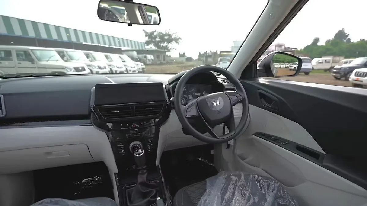 Mahindra XUV 3XO base MX1 variant reaches dealerships - CarWale