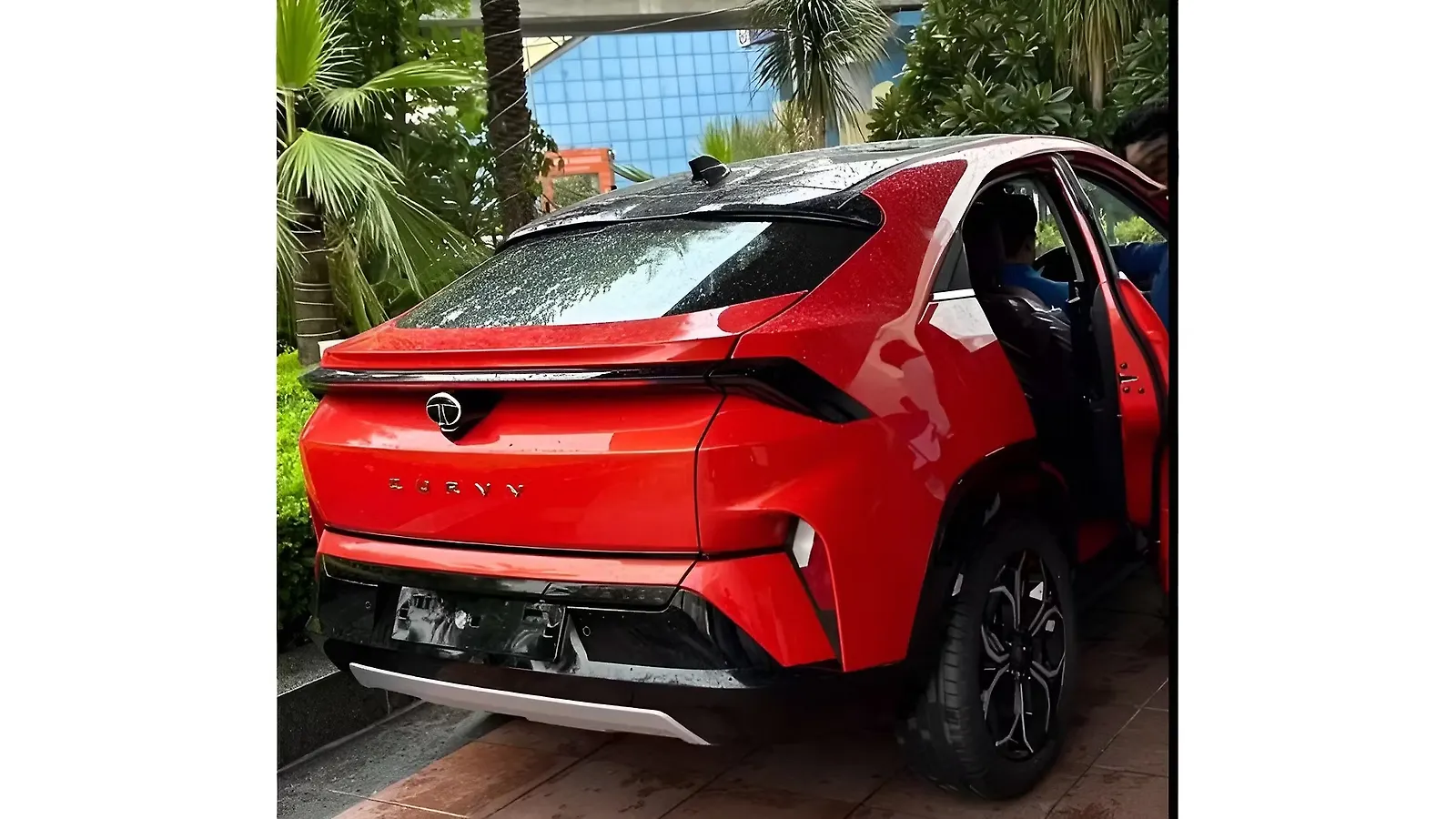Tata Curvv in Flame Red colour spied for the first time - CarWale