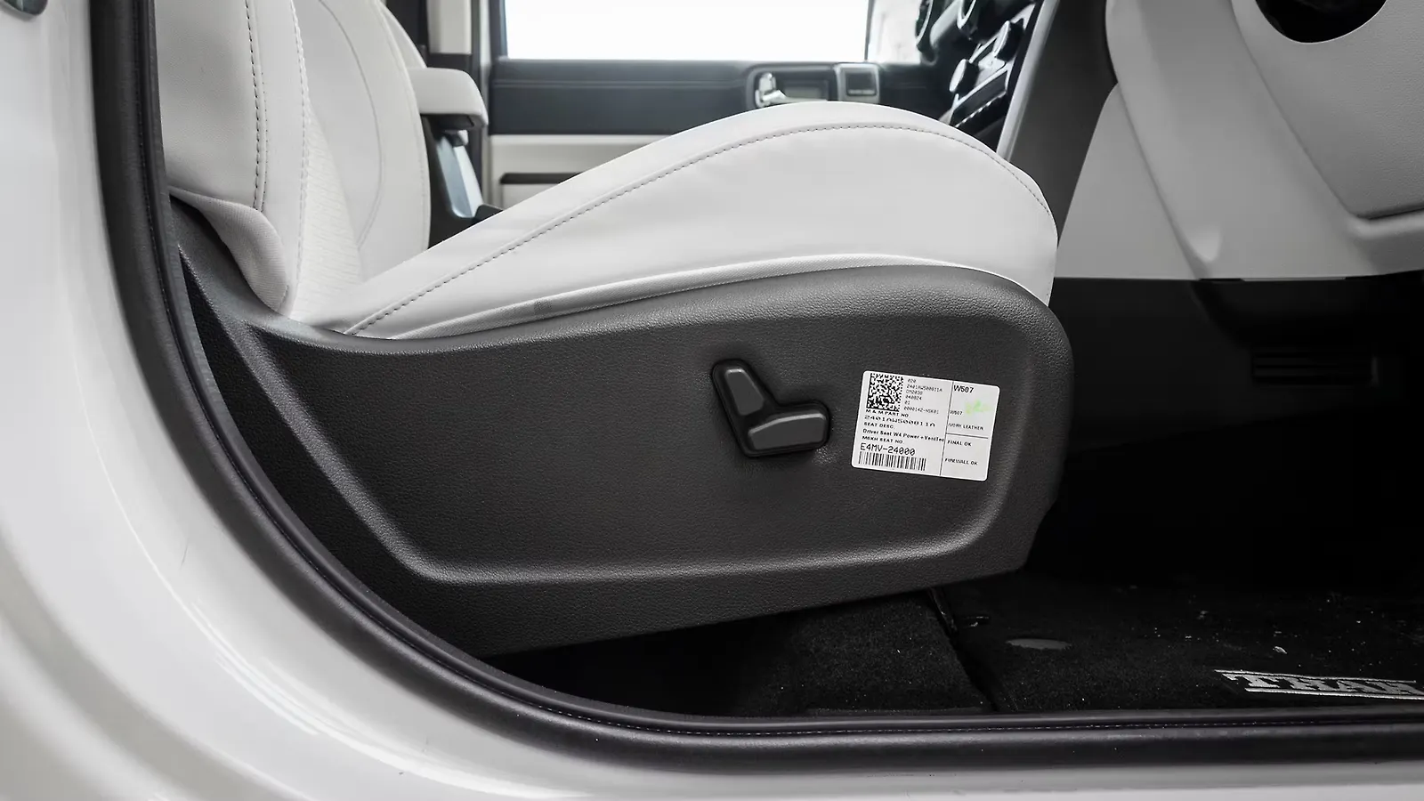 10 features Mahindra Thar Roxx gets over three-door Thar - CarWale