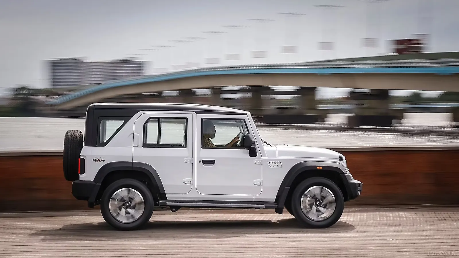 Mahindra Thar Roxx ARAI-certified mileage revealed - CarWale
