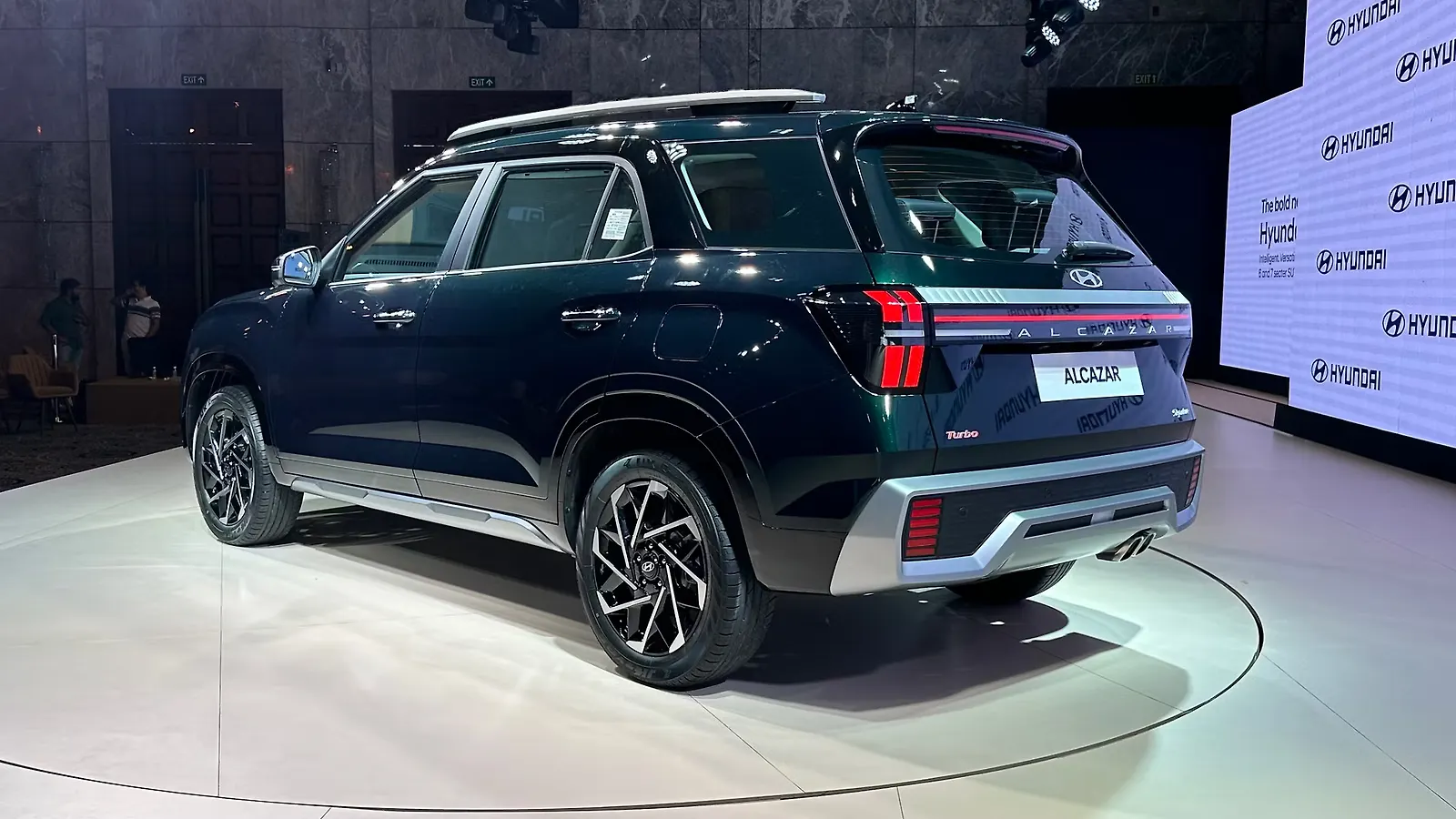 Hyundai Alcazar facelift ARAI-certified mileage revealed - CarWale