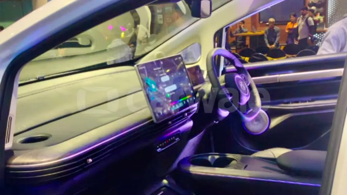 MG Windsor EV starts reaching showrooms - CarWale