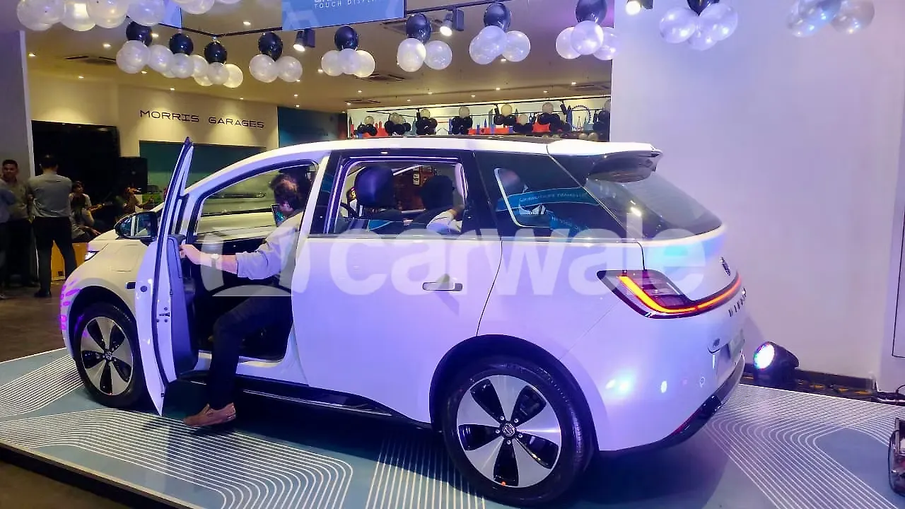 MG Windsor EV starts reaching showrooms - CarWale