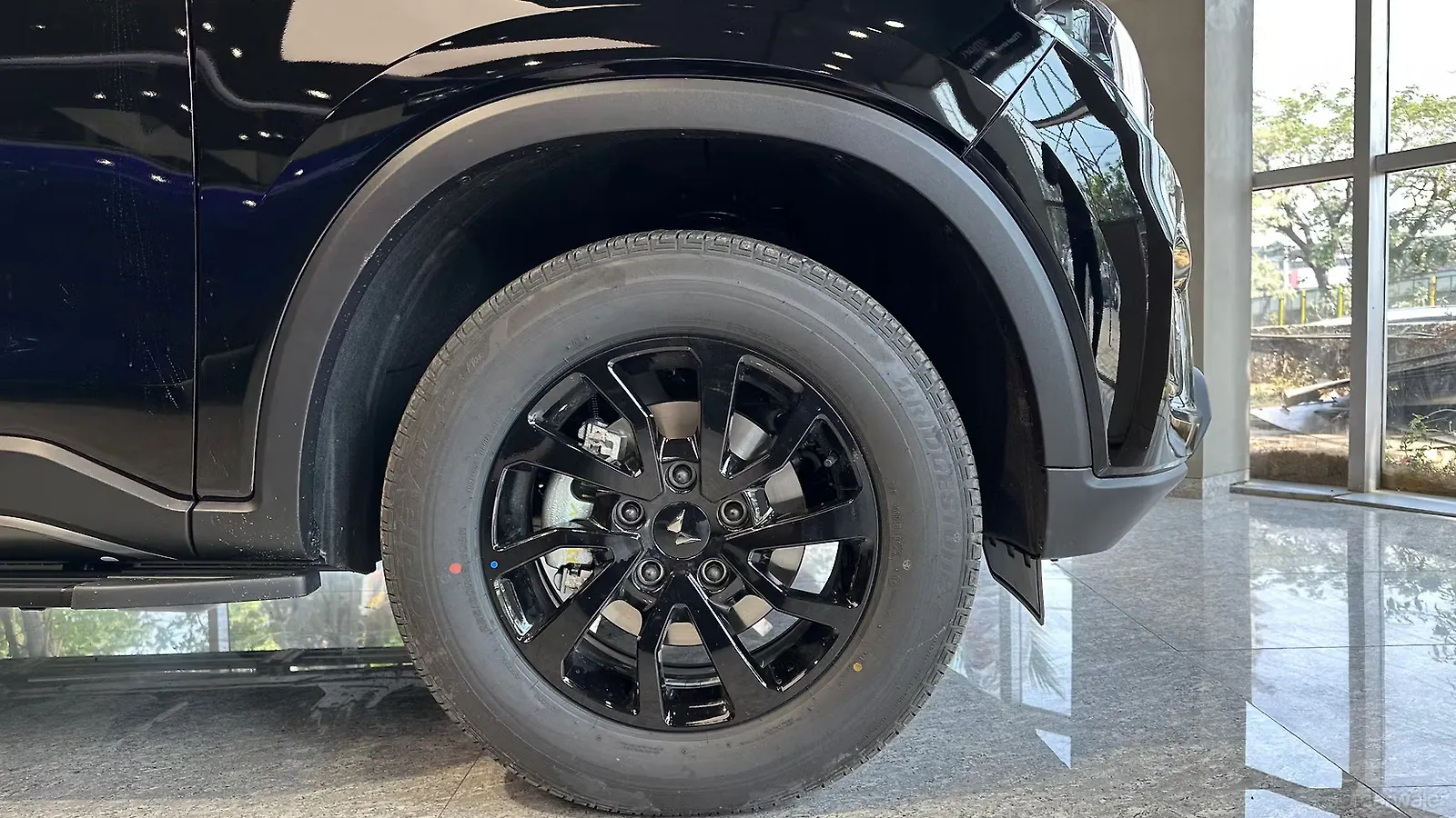 Mahindra Scorpio-N Carbon Arrives at Dealerships - CarWale