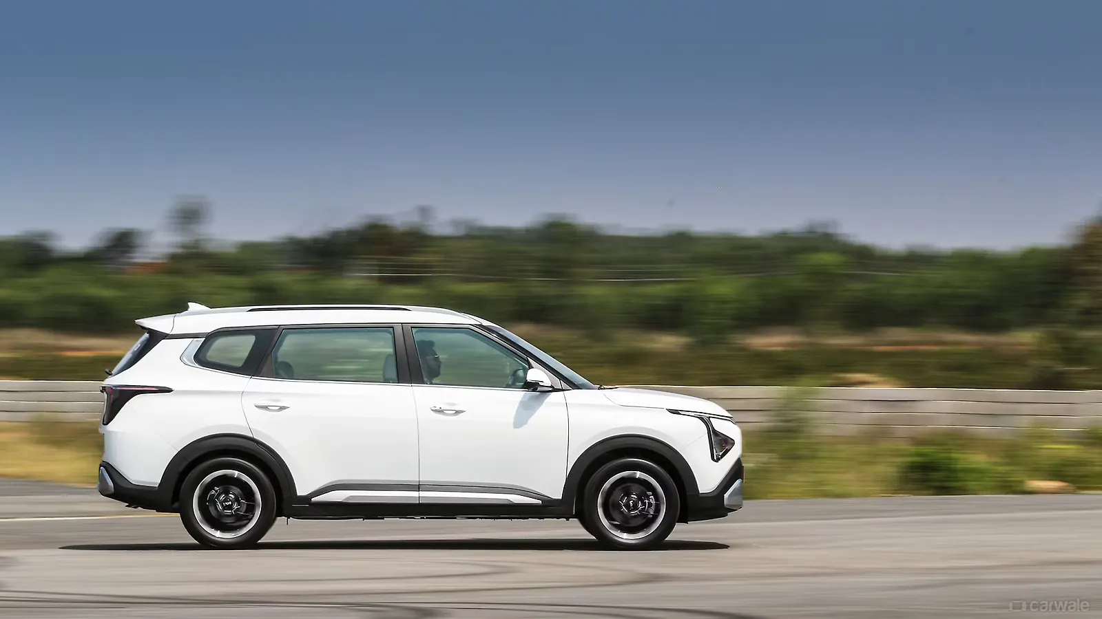 Kia Carens Clavis Diesel Manual First Drive Review - CarWale