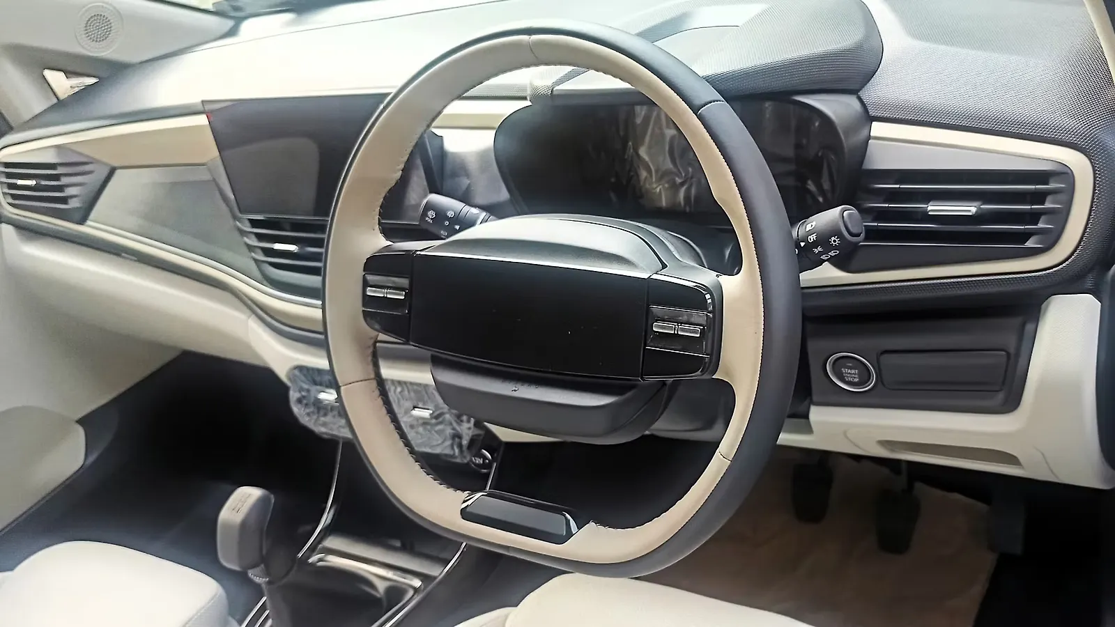 Tata Altroz Facelift Reaches Showrooms across India - CarWale