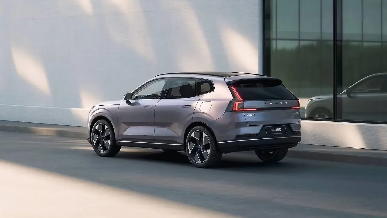 2026 Volvo XC70 Makes Global Debut: New Flagship Estate SUV Revealed ...