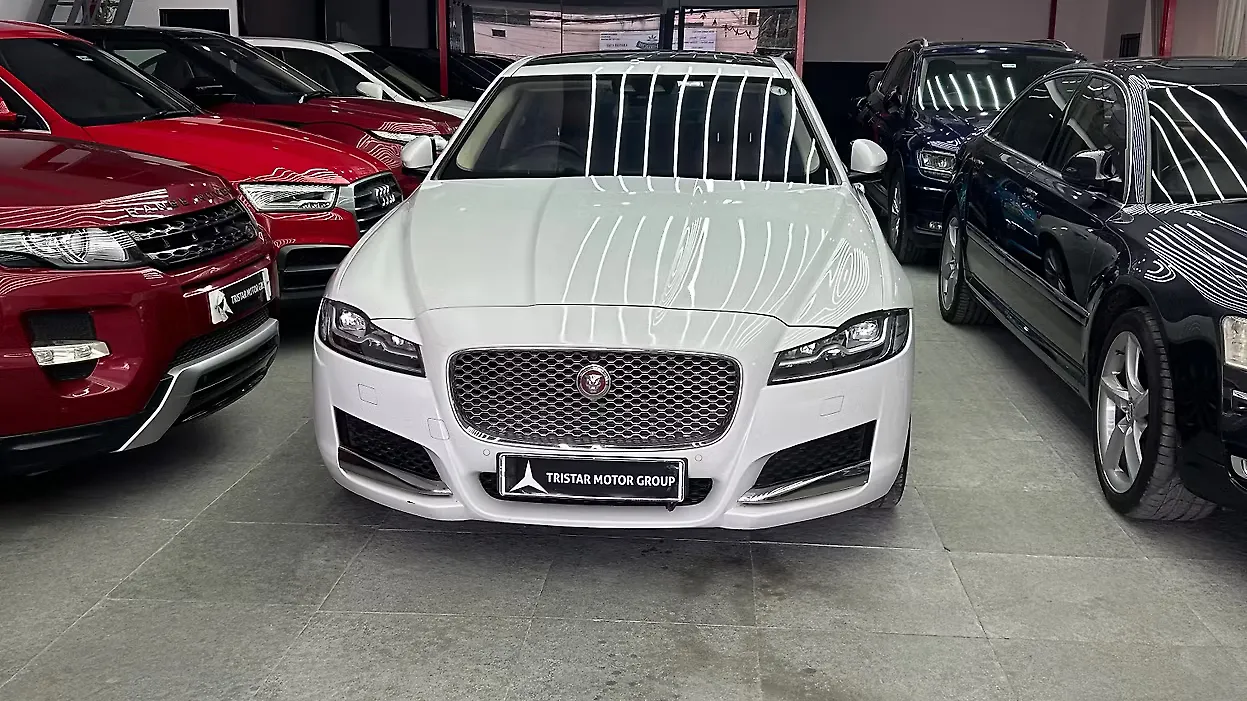 Spinny Car Hub Sarath City Mall | 3 Second Hand Cars Available For Sale ...