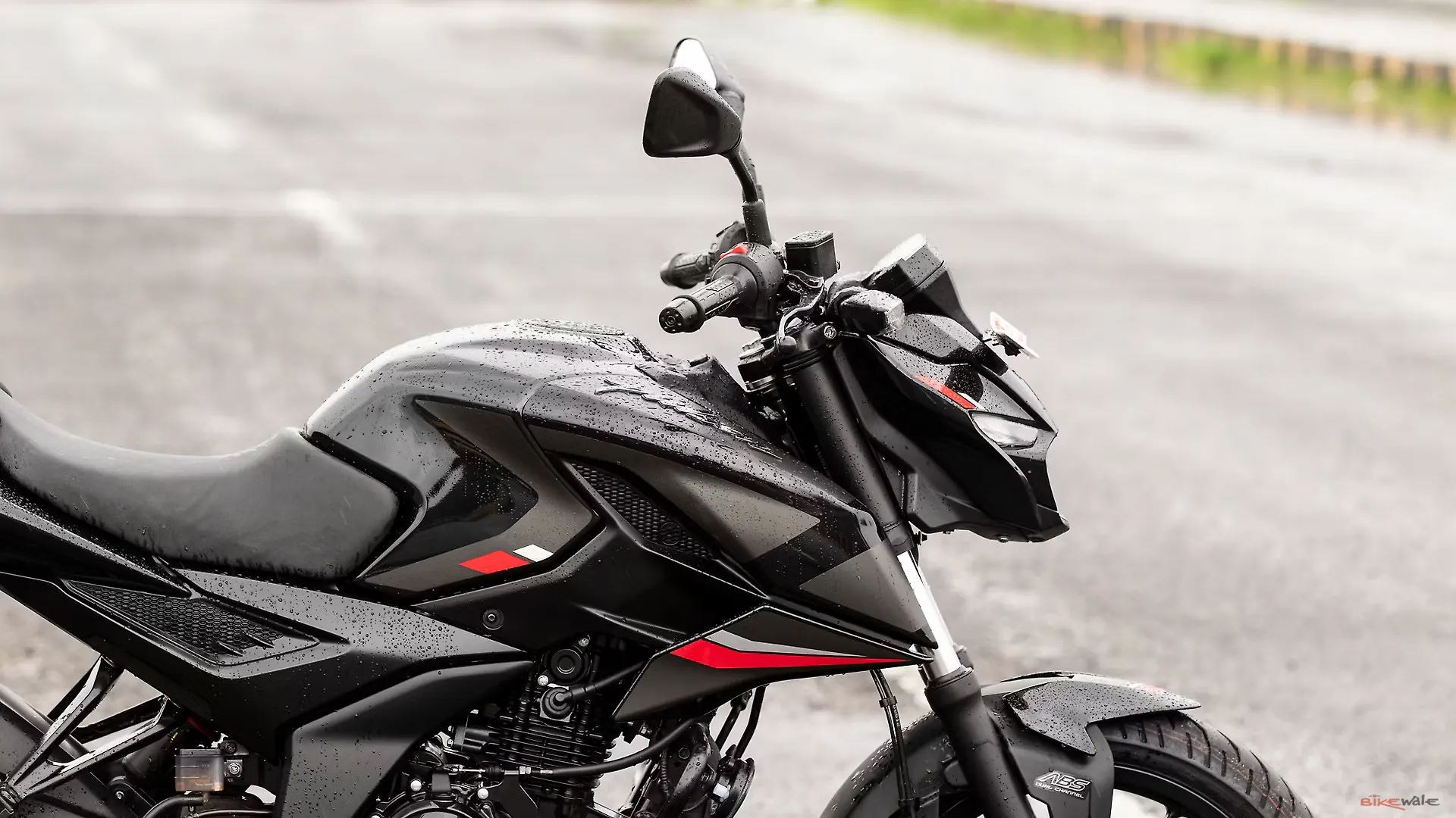 Bajaj Pulsar N160 Price - Mileage, Images, Colours | BikeWale