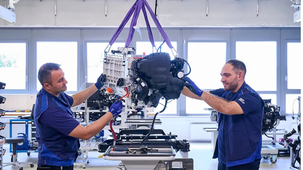 Hydrogen Fuel Cell Drive System by BMW