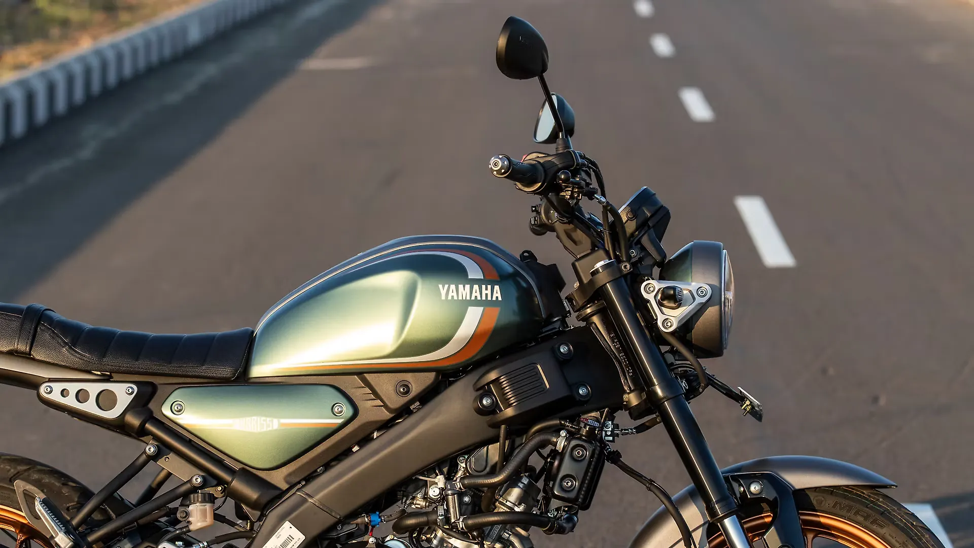 Yamaha XSR 155 Price - Mileage, Images, Colours | BikeWale