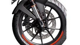 KTM 250 Duke [2021] Handlebar Image – BikeWale