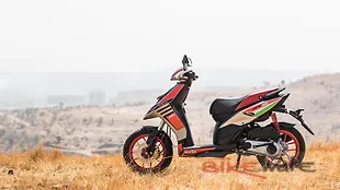 Aprilia SR Price, 2021 SR Models, Images, Colours, Mileage & Reviews ...