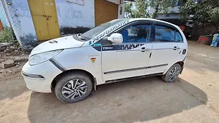 Tata Vista Tech Price - Images, Colors & Reviews - CarWale