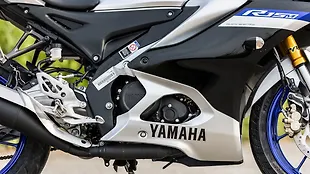 Yamaha R15 V4 Price - Mileage, Images, Colours | BikeWale