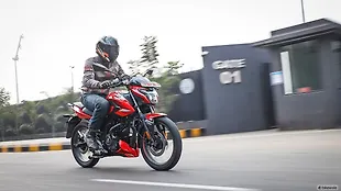 Bajaj Pulsar N160 Price - Mileage, Images, Colours | BikeWale