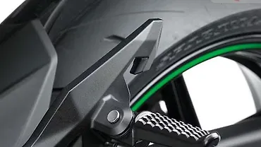 Images of Kawasaki Z800 | Photos of Z800 - BikeWale