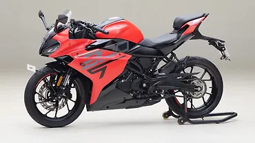 Keeway K300 R TFT / Instrument Cluster Image – BikeWale