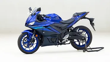 Yamaha R3 Heel Plate Image – BikeWale