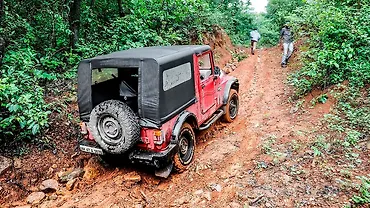 Thar [2014-2020] Boot Space Image, Thar [2014-2020] Photos in India ...