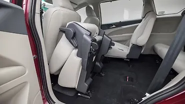 Mahindra Marazzo Images, Interior & Exterior Photo Gallery - CarWale