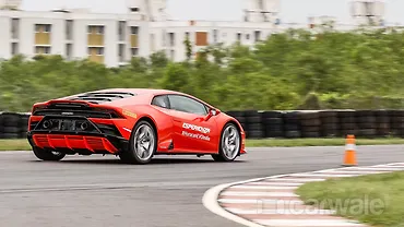 Huracan Evo Rear Bumper Image, Huracan Evo Photos in India - CarWale