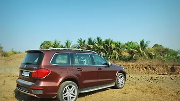 GL Rear Seat Space Image, GL Photos in India - CarWale