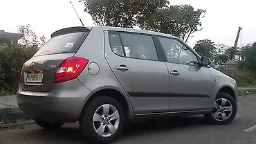Fabia Rear View Image, Fabia Photos in India - CarWale