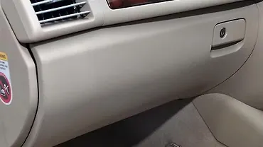 R-Class Boot Space Image, R-Class Photos in India - CarWale