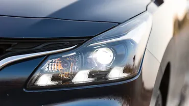 Baleno Headlight Stalk Image, Baleno Photos in India - CarWale