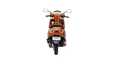 TVS Jupiter 125 Right Front Three Quarter Image – BikeWale