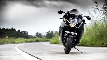 Suzuki Hayabusa [2022] Left Side View Image – BikeWale