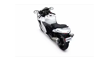 Suzuki Hayabusa [2022] Right Rear Three Quarter Image – BikeWale