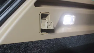 Range Rover Boot Light Image, Range Rover Photos in India - CarWale