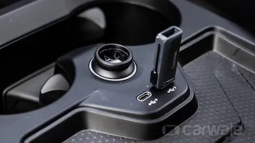 iX USB Port/AUX/Power Socket/Wireless Charging Image, iX Photos in ...