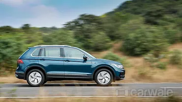 Volkswagen Tiguan Images - Interior & Exterior Photo Gallery [400 ...