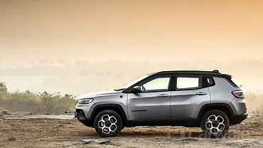 Jeep Compass Images - Interior & Exterior Photo Gallery [200+ Images ...