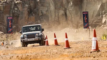 Thar Front View Image, Thar Photos in India - CarWale